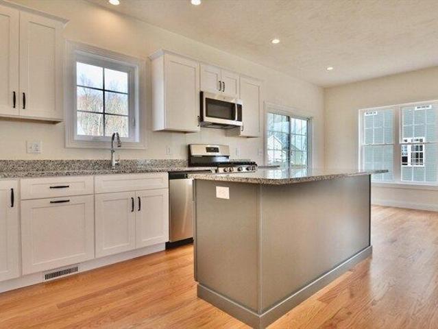 house with 4 bedroom, Uxbridge MA DS103773929