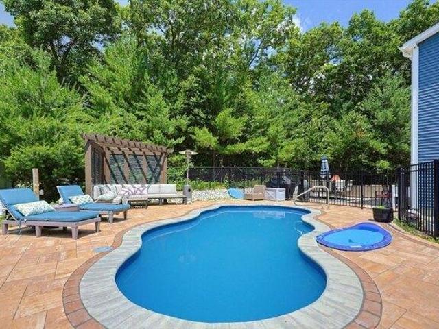 house with 4 bedroom, Uxbridge MA DS103851834