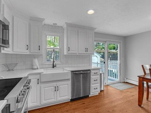 house with 4 bedroom, Uxbridge MA ES103100948