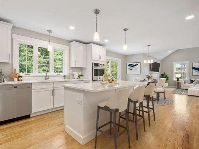 house with 4 bedroom, Uxbridge MA ES103496249