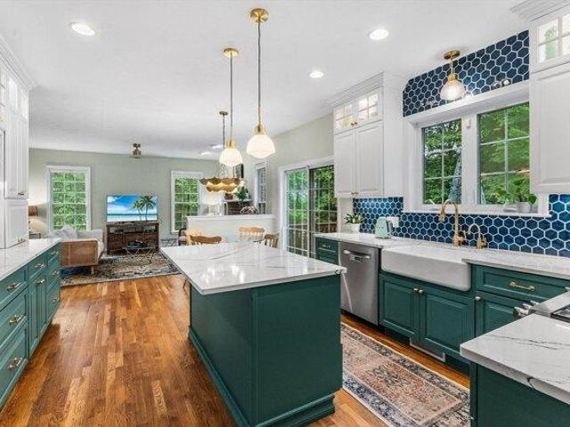house with 4 bedroom, Uxbridge MA ES103666073
