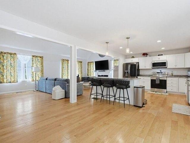 house with 4 bedroom, Uxbridge MA ES103851834