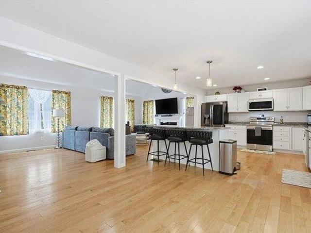 house with 4 bedroom, Uxbridge MA ES104902913