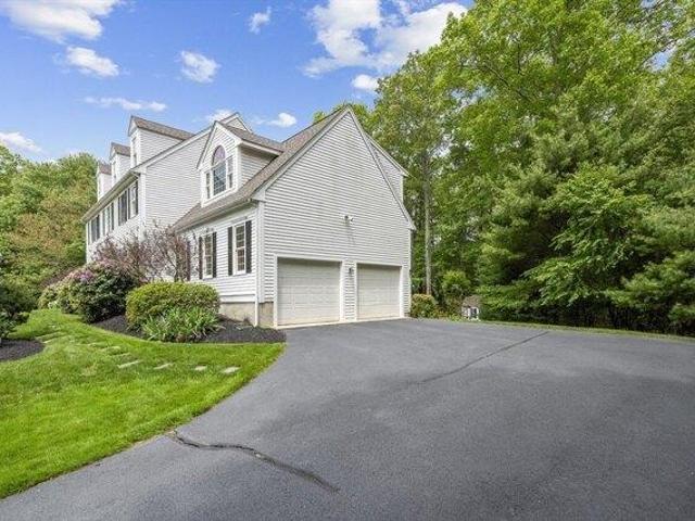 house with 4 bedroom, Uxbridge MA ES104906150