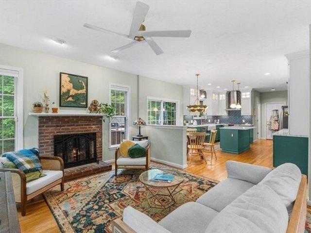 house with 4 bedroom, Uxbridge MA ES104908047