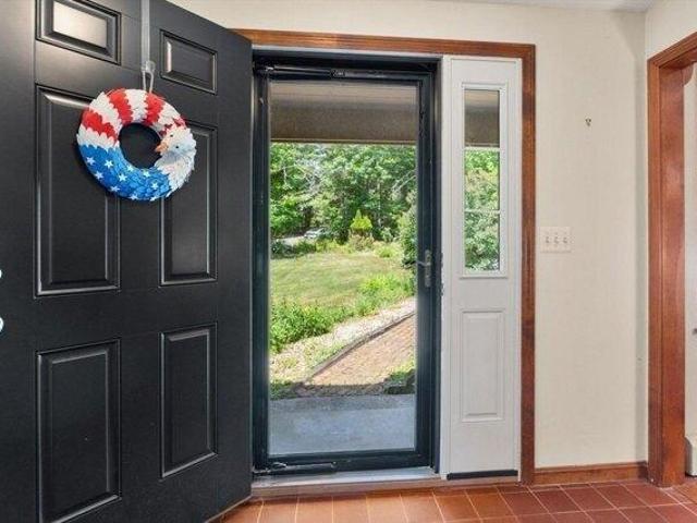 house with 4 bedroom, Uxbridge MA ES104920224