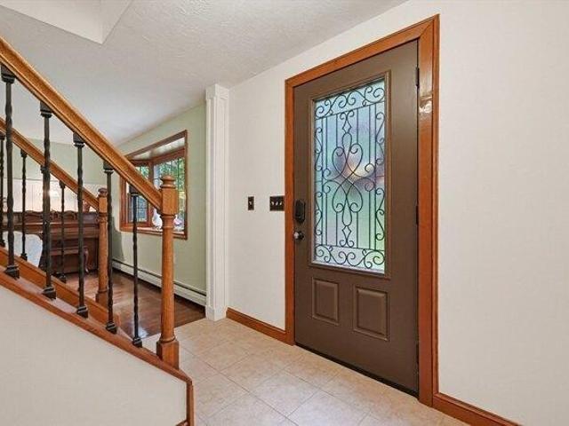 house with 4 bedroom, Uxbridge MA ES105061616