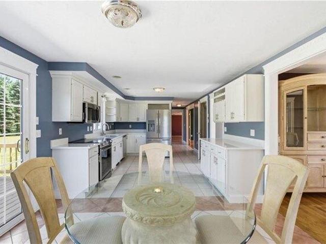 house with 4 bedroom, Uxbridge MA ES105080023
