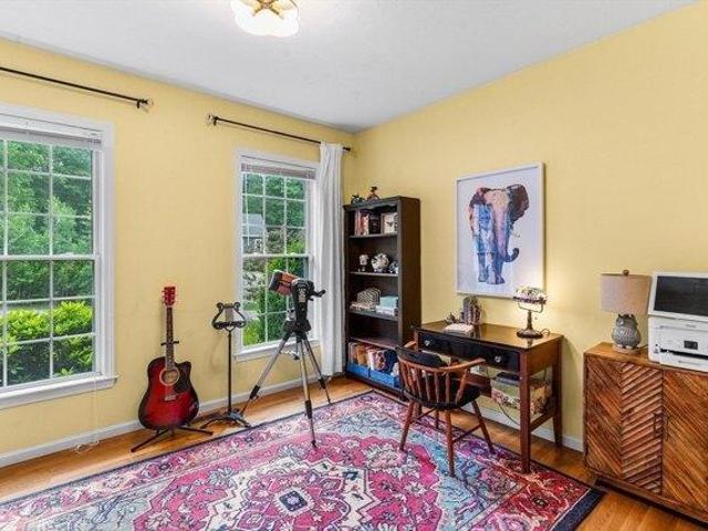 house with 4 bedroom, Uxbridge MA ES105126634