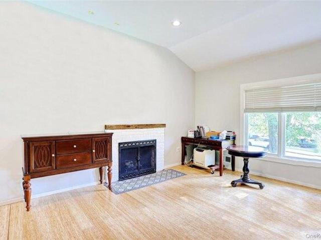 house with 4 bedroom, Valley Cottage NY ES105191734