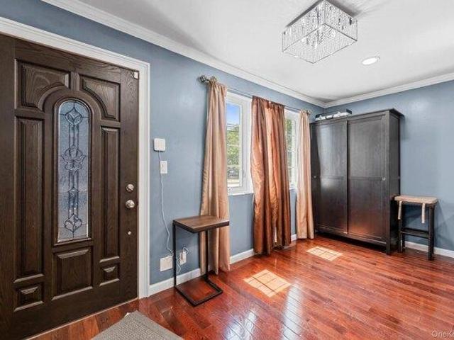 house with 4 bedroom, Valley Stream NY ES104904368