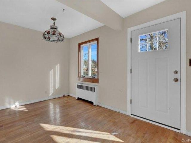 house with 4 bedroom, Valley Stream NY ES104904509