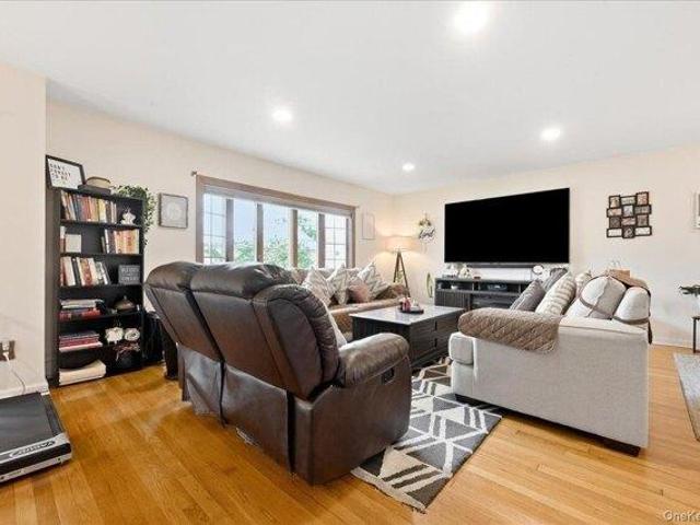 house with 4 bedroom, Valley Stream NY ES104904778