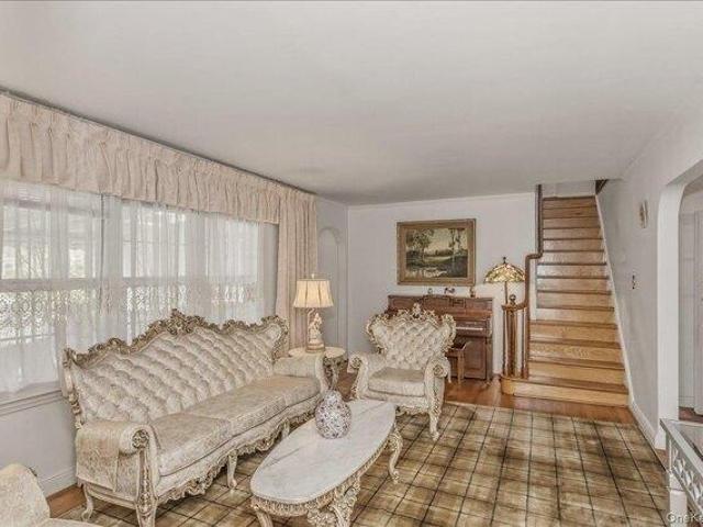 house with 4 bedroom, Valley Stream NY ES104904942