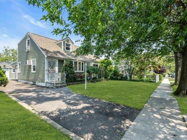 house with 4 bedroom, Valley Stream NY ES104921694
