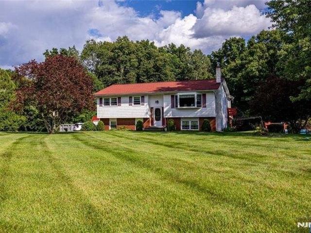 house with 4 bedroom, Vernon NJ ES105124499