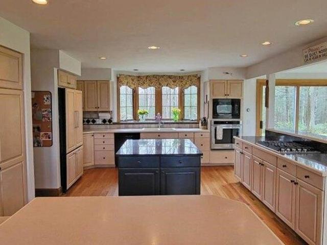house with 4 bedroom, Vernon VT ES103097558