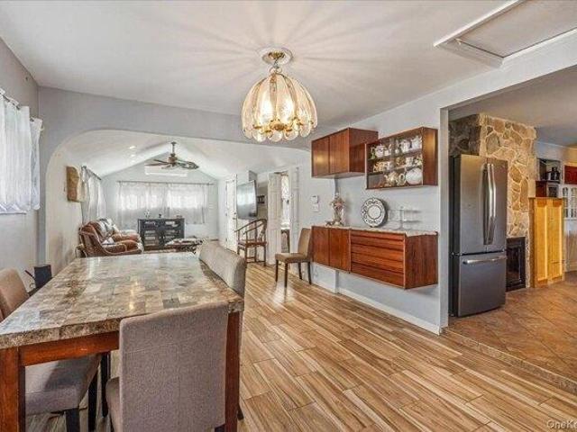 house with 4 bedroom, Wantagh NY ES104921939