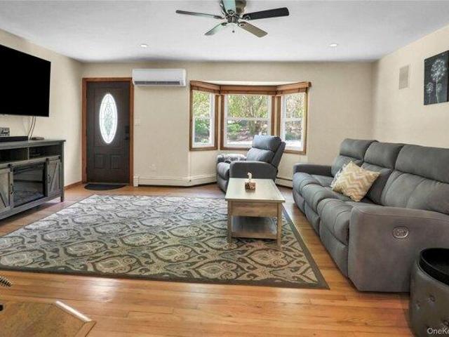 house with 4 bedroom, Wading River NY ES104903097