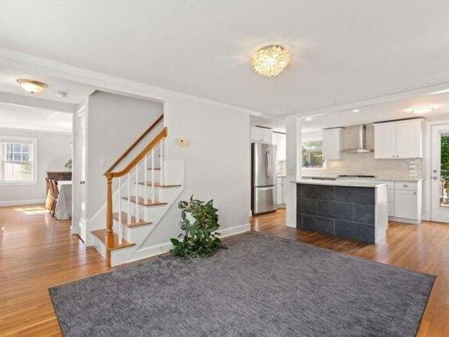 house with 4 bedroom, Waltham MA ES104331533