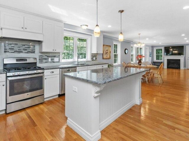 house with 4 bedroom, Waltham MA ES105059331