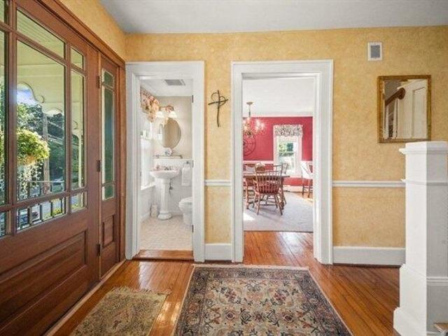 house with 4 bedroom, Waltham MA ES105080969