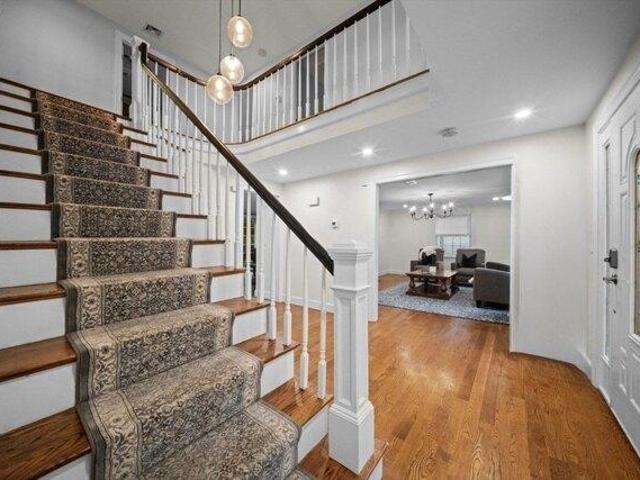 house with 4 bedroom, Waltham MA ES105082803