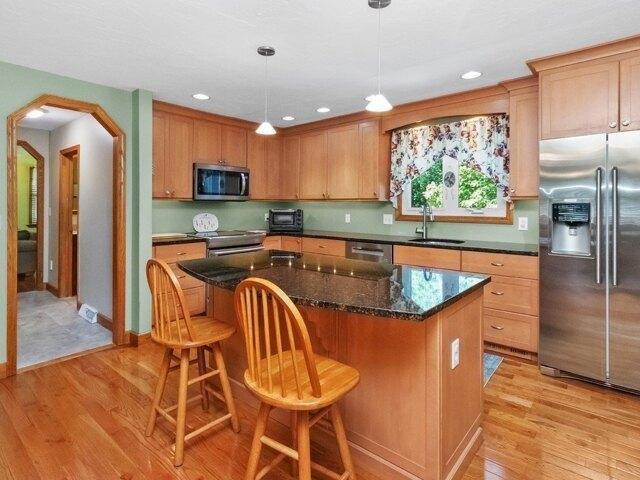 house with 4 bedroom, Waltham MA ES105114928