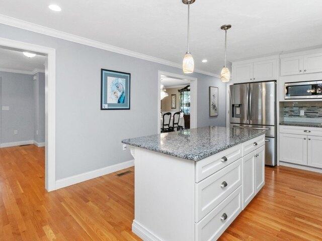 house with 4 bedroom, Waltham MA ES105173716