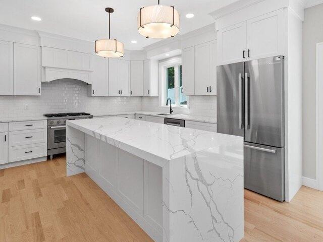 house with 4 bedroom, Waltham MA ES105191454