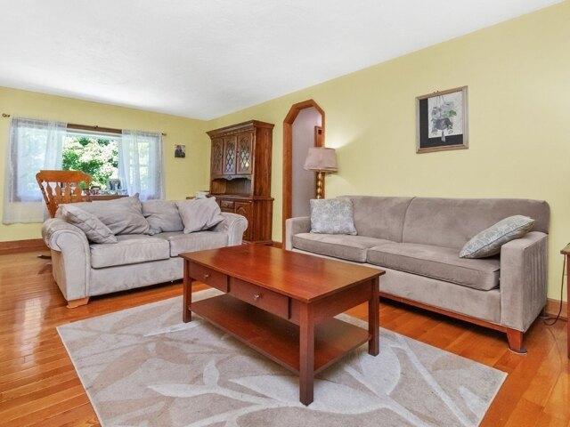 house with 4 bedroom, Waltham MA ES105207901