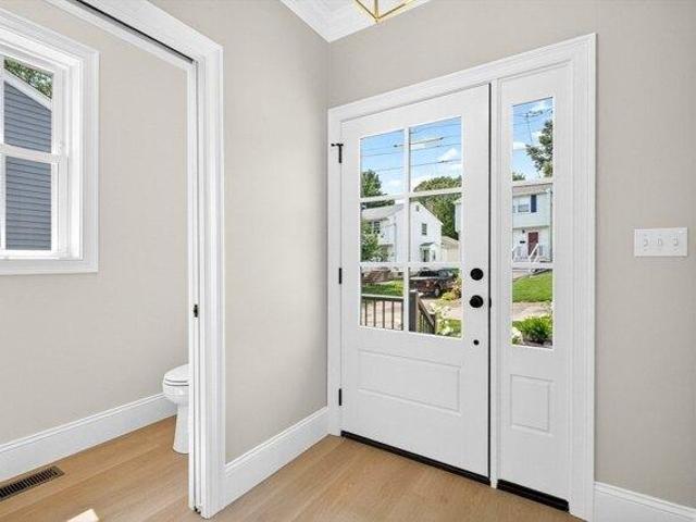 house with 4 bedroom, Waltham MA ES105229803