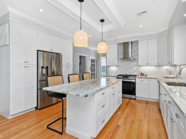 house with 4 bedroom, Waltham MA ES103808014