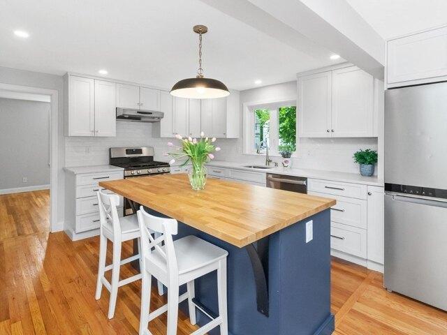 house with 4 bedroom, Waltham MA ES103851891