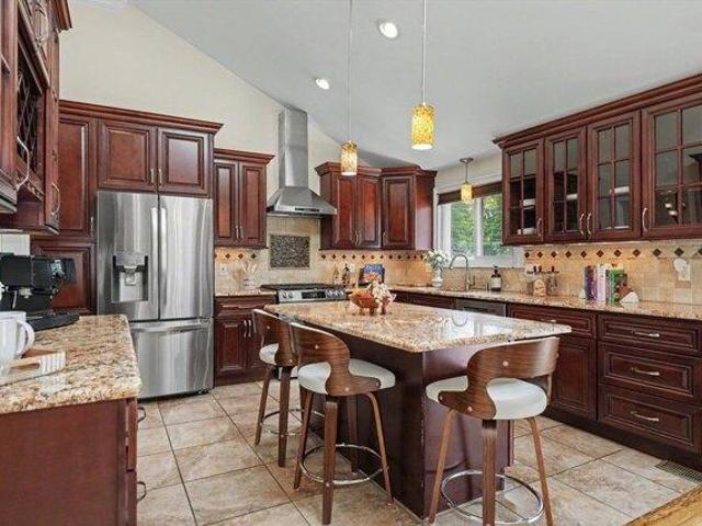house with 4 bedroom, Waltham MA ES103888062
