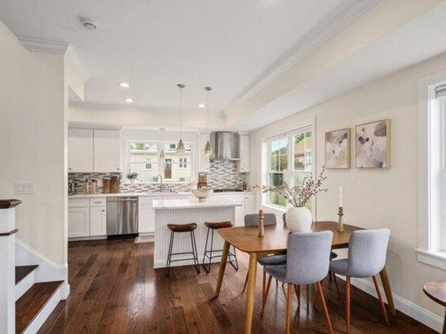 house with 4 bedroom, Waltham MA ES103888499