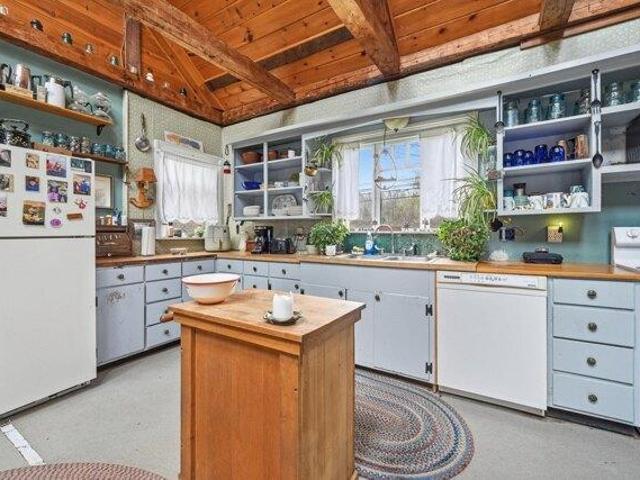 house with 4 bedroom, Waldoboro ME DLS102707961