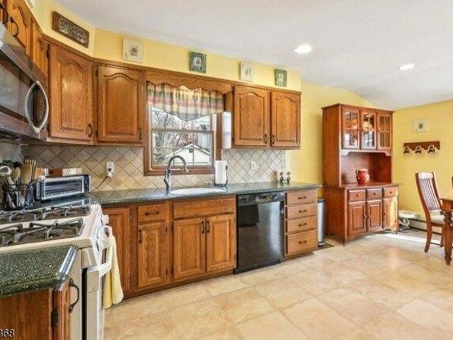 house with 4 bedroom, Waldwick NJ DLS101998006