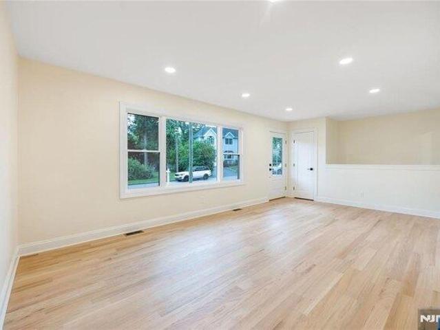 house with 4 bedroom, Waldwick NJ ES105193299
