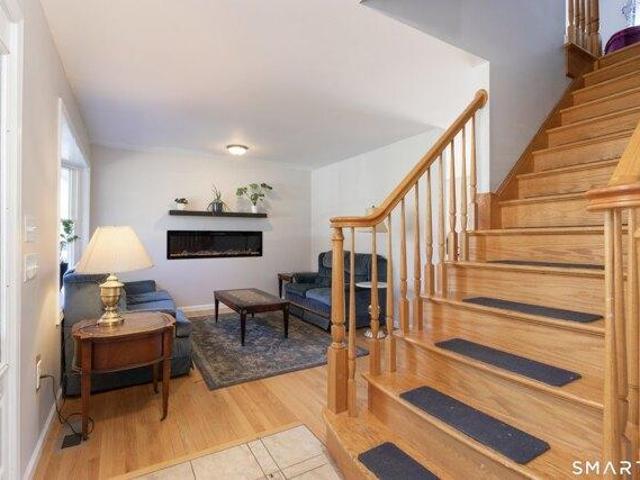 house with 4 bedroom, Wallingford CT DLS102477436
