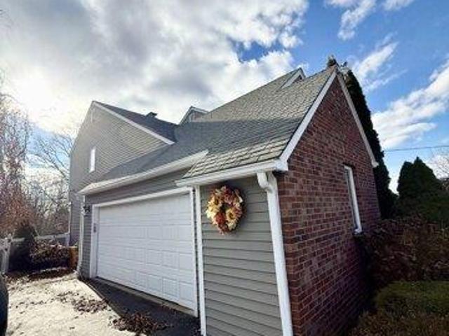 house with 4 bedroom, Wallingford CT DLS103069353