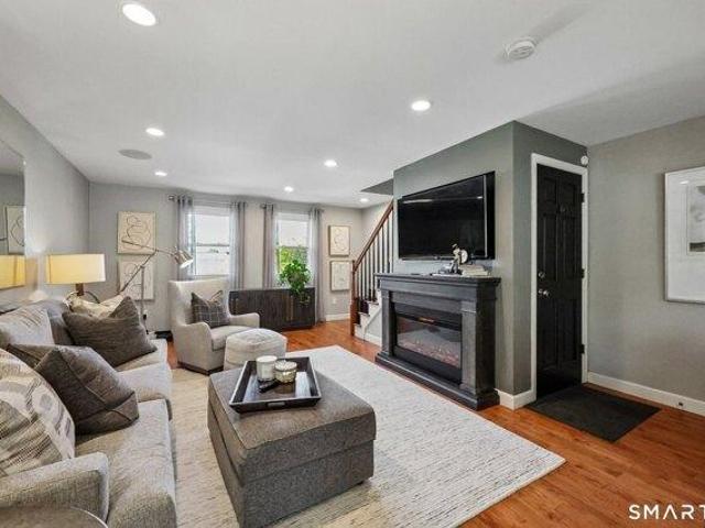 house with 4 bedroom, Wallingford CT DS102585413
