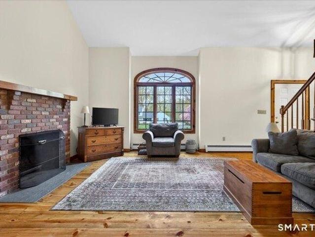 house with 4 bedroom, Wallingford CT ES104112433