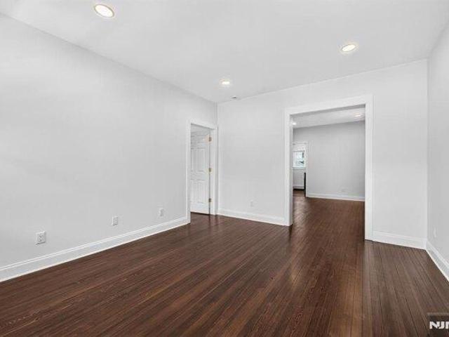 house with 4 bedroom, Wallington NJ ES104511038