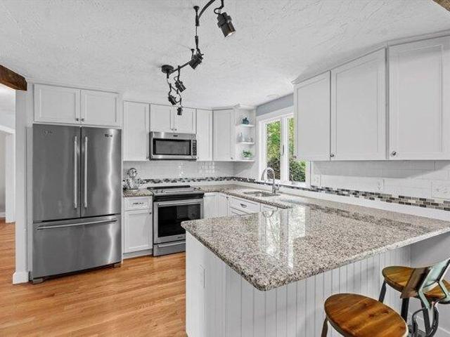 house with 4 bedroom, Walpole MA DLS103016577