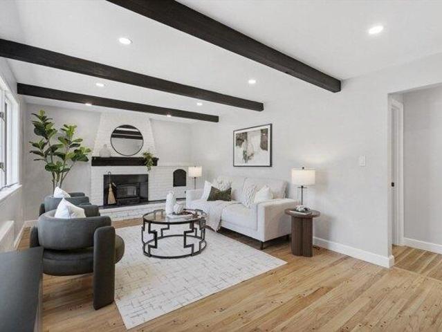house with 4 bedroom, Walpole MA ES104477751