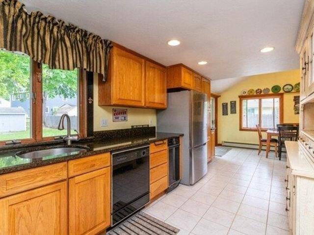 house with 4 bedroom, Walpole MA ES103849472