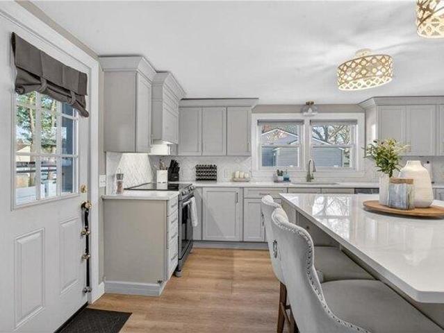 house with 4 bedroom, Warwick RI DLS102371753