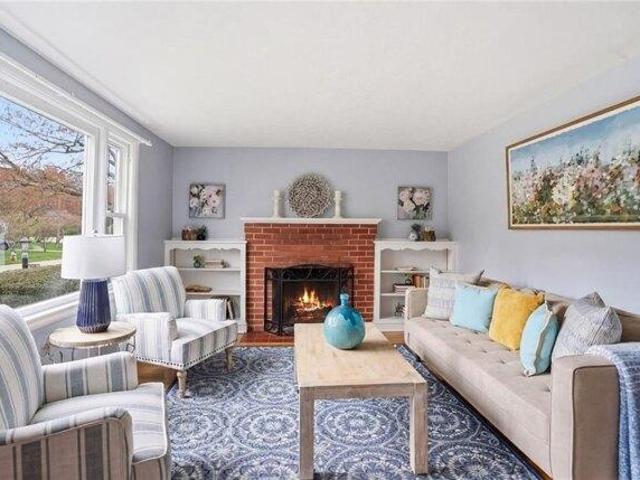 house with 4 bedroom, Warwick RI DLS102583450
