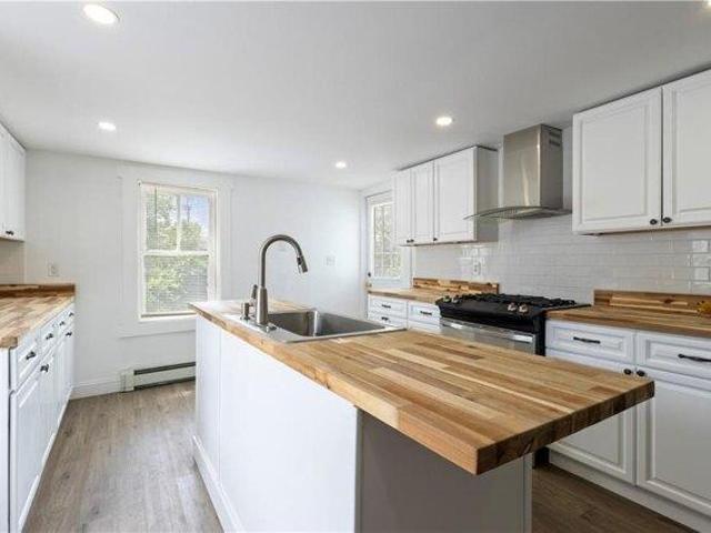 house with 4 bedroom, Warwick RI DLS103074243